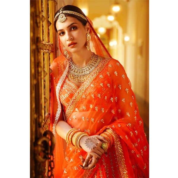 Kriti Sanon looks ravishing in this bridal saree look from Hum Do ...