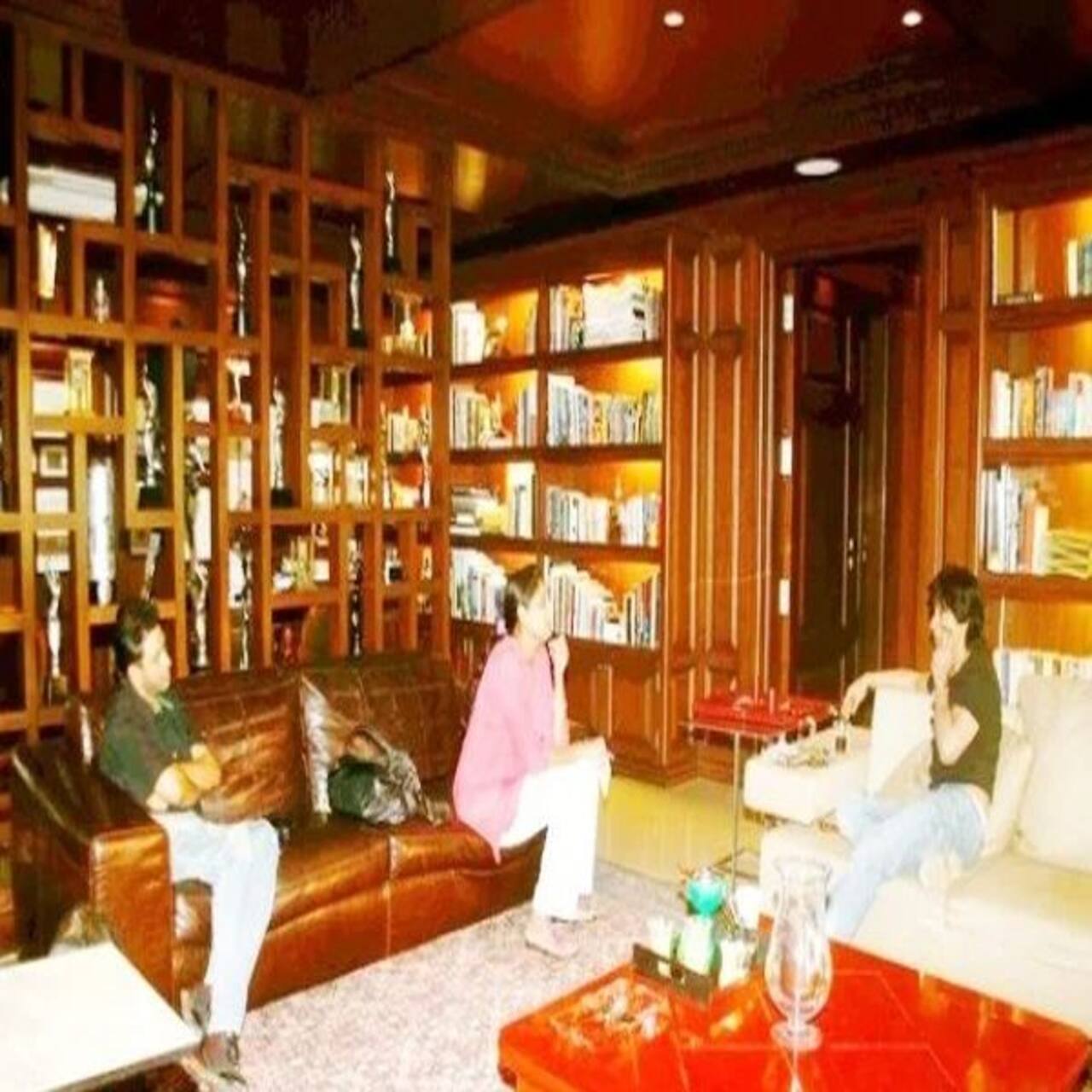 Inside pictures of Shah Rukh Khan and Gauri Khan's Rs 200 crore mansion ...
