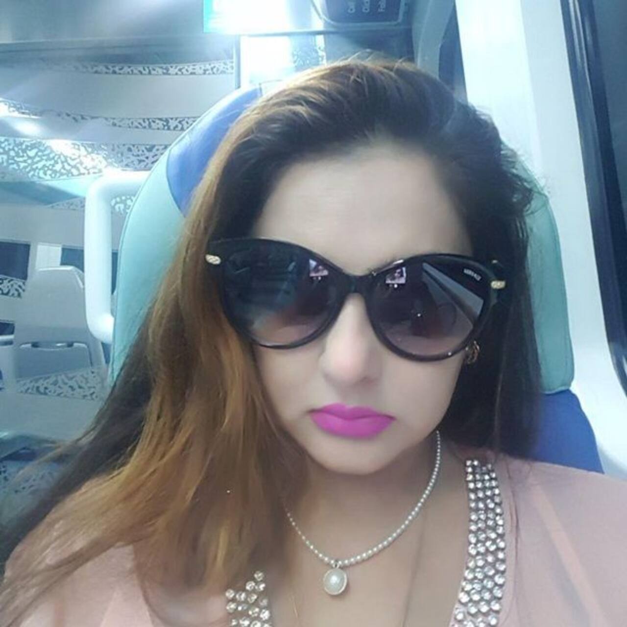 Salman Shah Rukh Khans Co Star Mamta Kulkarni 90s Sex Siren And Drug Bust Accused Looks 