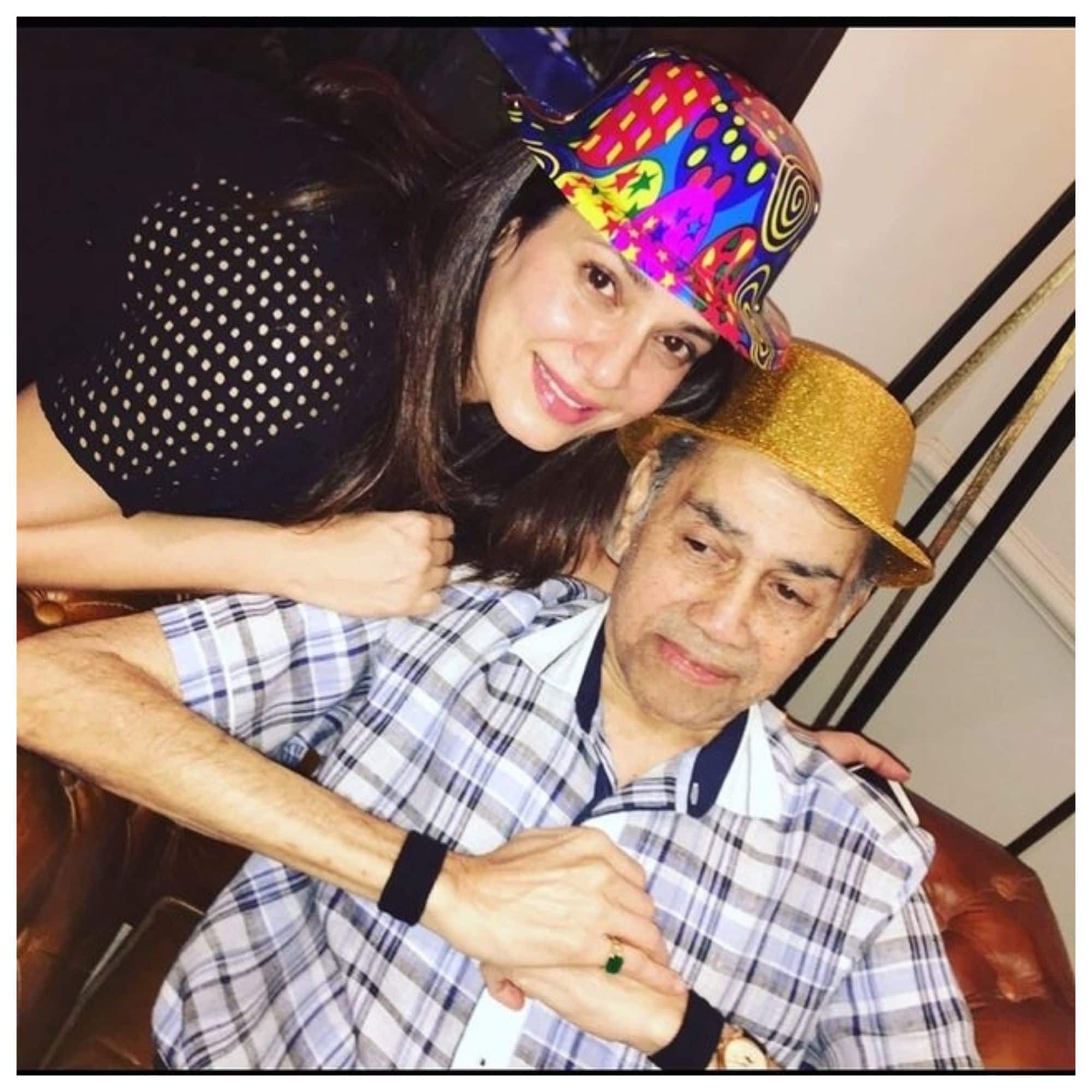 नीलम कोठारी के पिता की मौत - Neelam Kothari father passes away