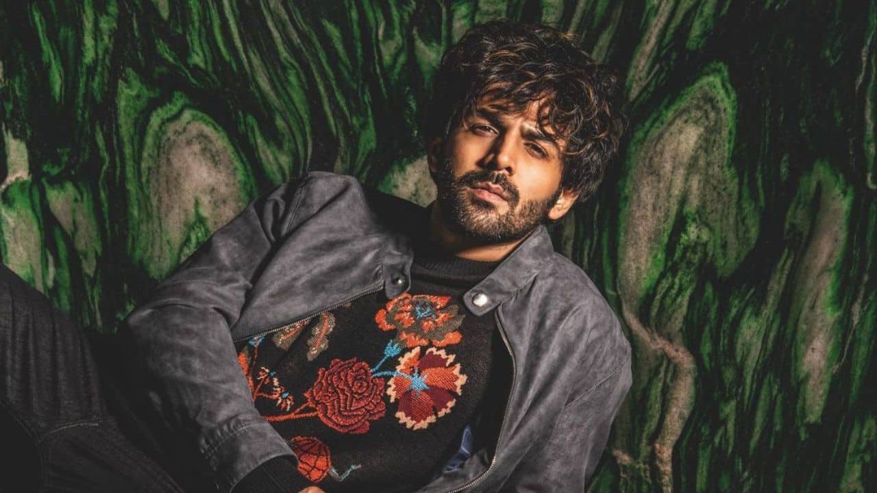 Kartik Aaryan's male fan displays love by getting star's face tattoed ...