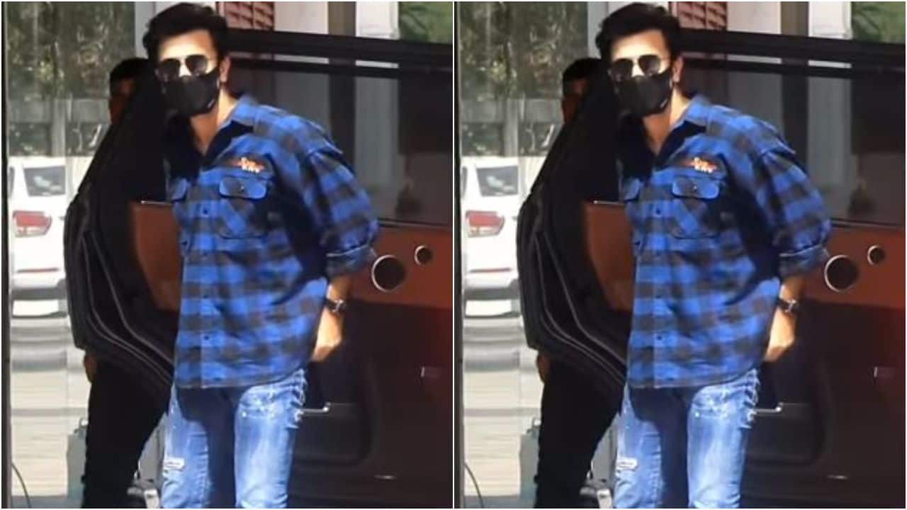 Ranbir Kapoor recreates Alia Bhatt's signature pose from Gangubai ...