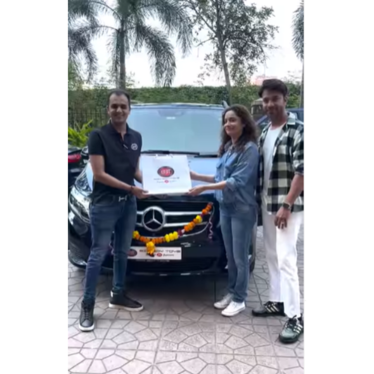 Smart Jodi Ankita Lokhande-Vicky Jain bring home a luxurious car worth ...
