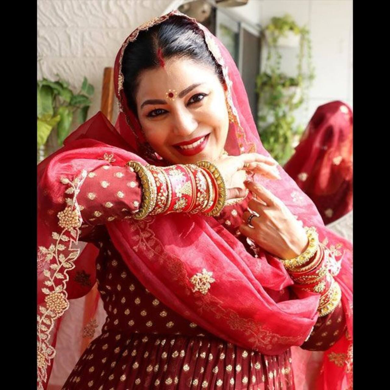 Debina Bonnerjee glows in her Bengali Saadh ceremony; Tina Datta ...