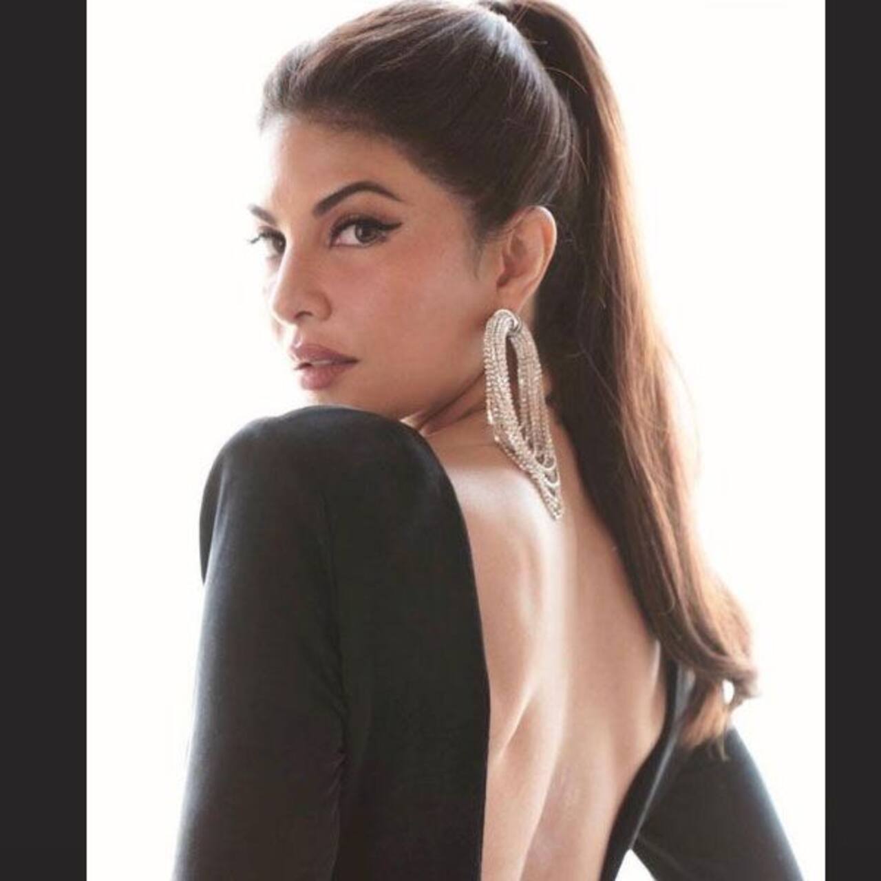 Jacqueline Fernandez flaunts her SEXY BACK in a stunning, figure ...