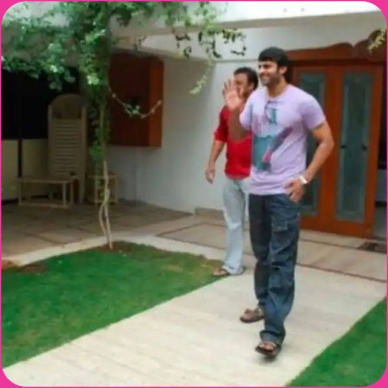 करोड़ों के आलीशान बंगले में रहते हैं प्रभास, पर्सनल जिम से लेकर शानदार ...