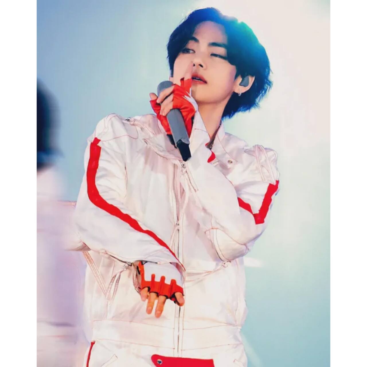 BTS V aka Kim Taehyung's pics from the PTD Seoul concert prove he ...