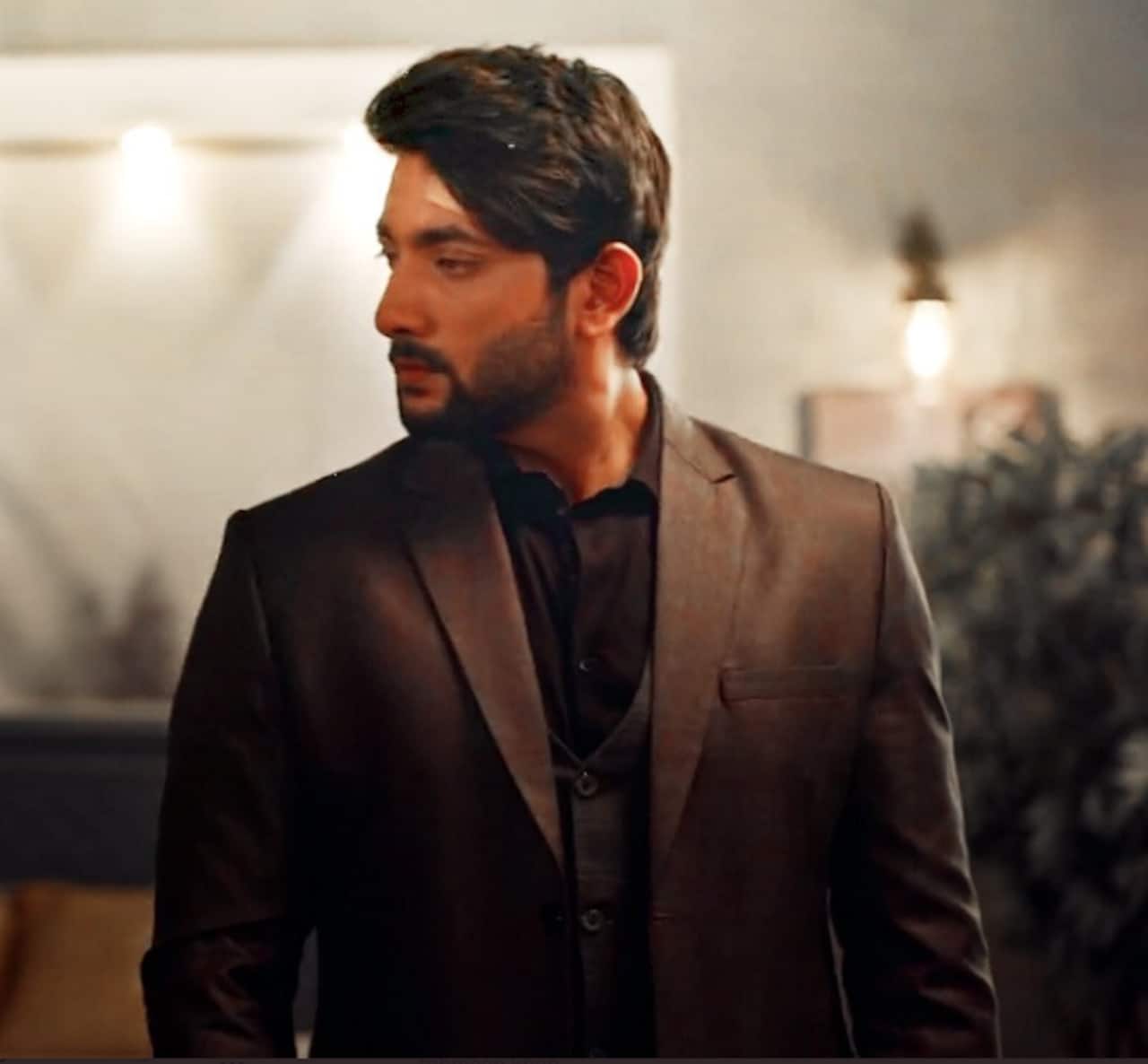 Imlie: Fans swoon over Fahmaan Khan aka Aryan Singh Rathore's formal look; say, 'He's so hawttt ...