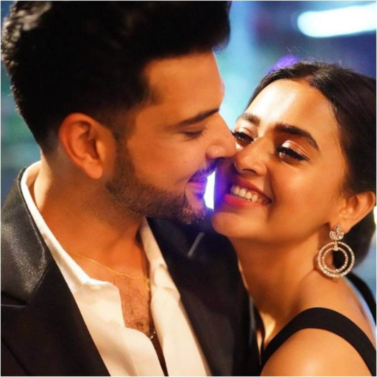 Karan Kundrra kisses Tejasswi Prakash; fans go gaga over their romantic ...