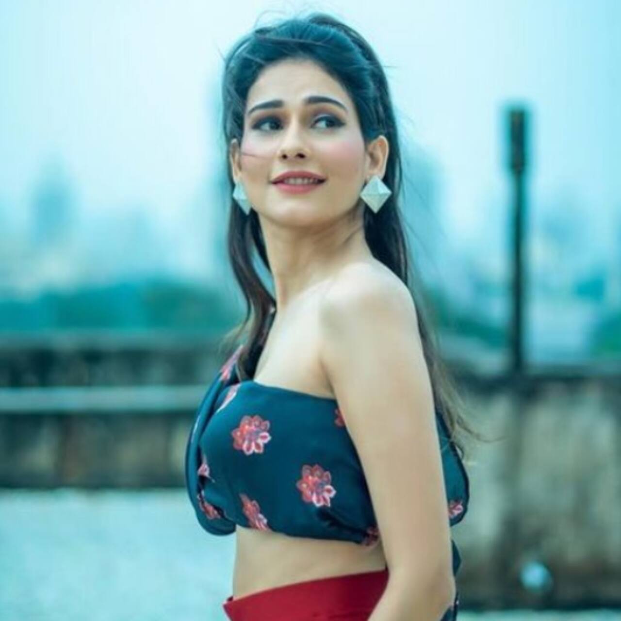 TOP TV News: Karan Kundrra takes auto ride, Shehnaaz Gill hides her face from paparazzi, Aneri ...