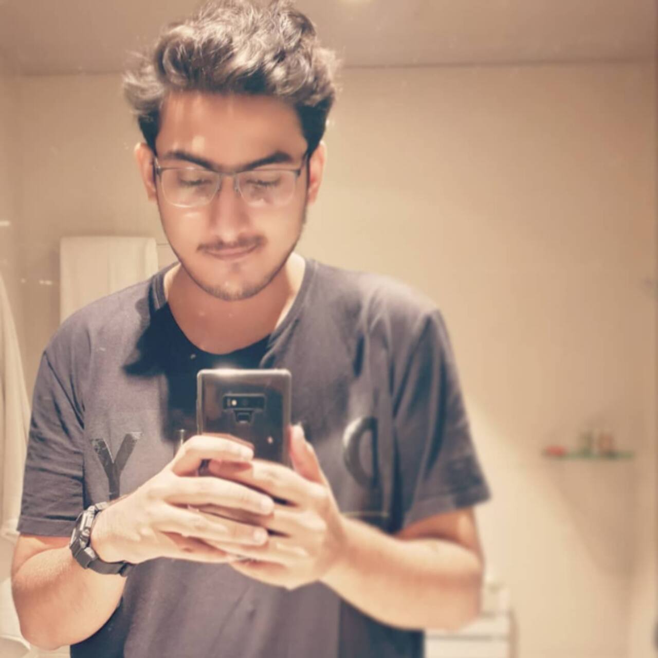 KK last rites: Not tears, late singer's wife and kids bid him akhri ...