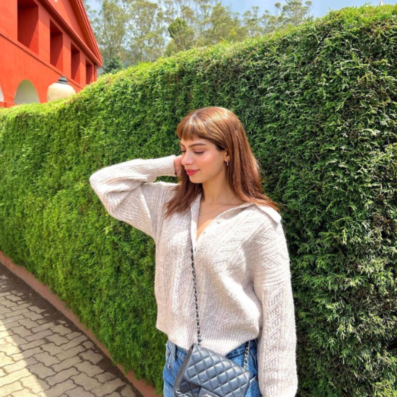 Khushi Kapoor, Suhana Khan soak in some sunshine with The Archies ...