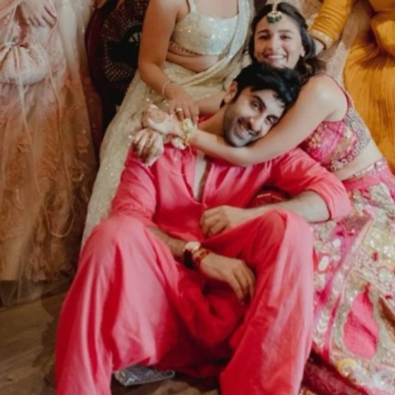 Alia Bhatt and Ranbir Kapoor announce pregnancy: 'Chat shaadi pat ...