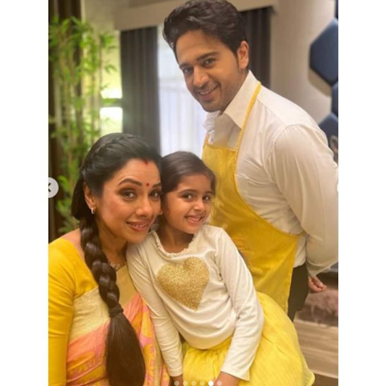 Anupama and Anuj Poses with their daughter Anu- अनु के आते ही झूम उठी ...
