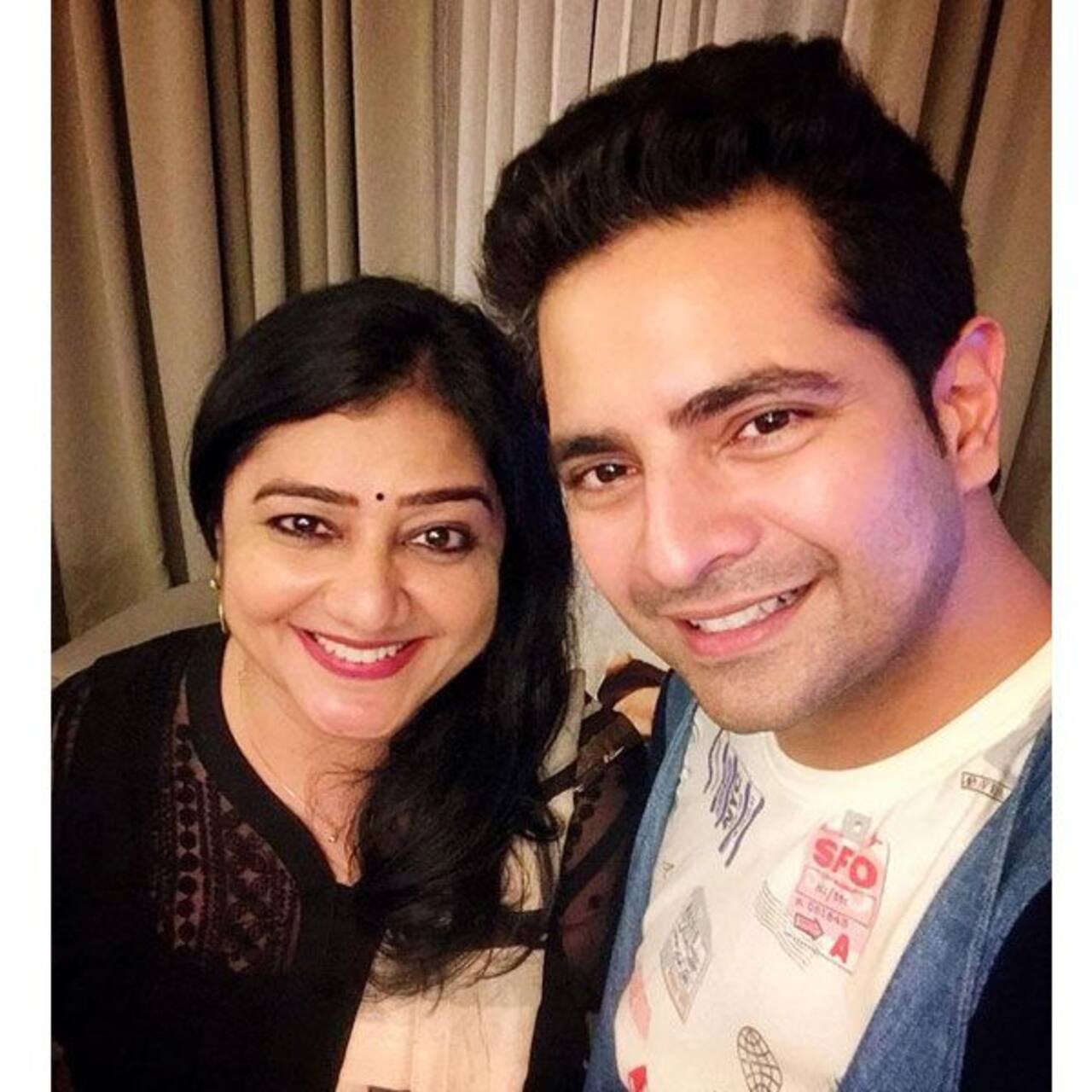 Yeh Rishta Kya Kehlata Hai reunion: Karan Mehra reunites with the cast ...