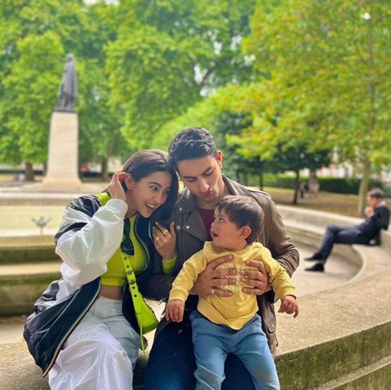 Jeh's day out in London with siblings Sara Ali Khan, Ibrahim and papa ...