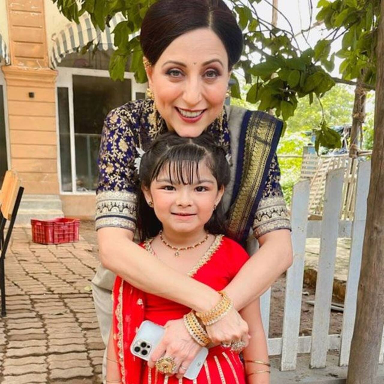 Ghum Hai Kisikey Pyaar Meiin: Aria Sakaria aka Savi poses with Pakhi ...