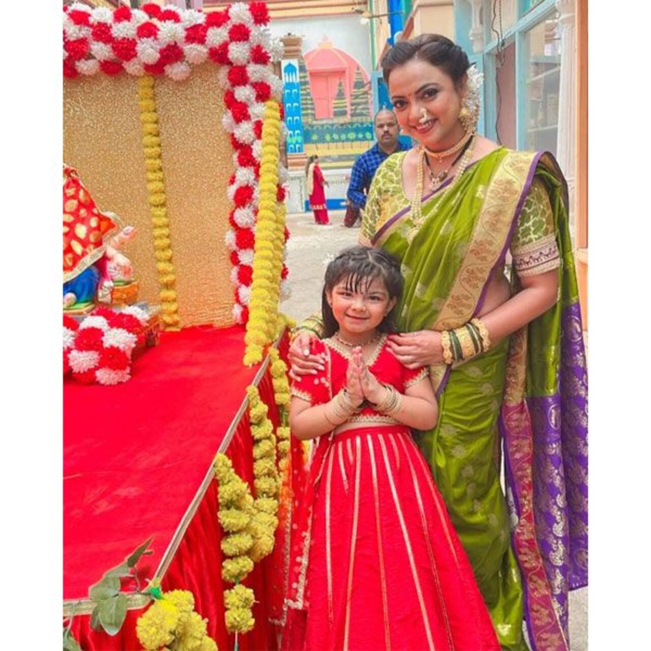 Ghum Hai Kisikey Pyaar Meiin: Aria Sakaria aka Savi poses with Pakhi ...