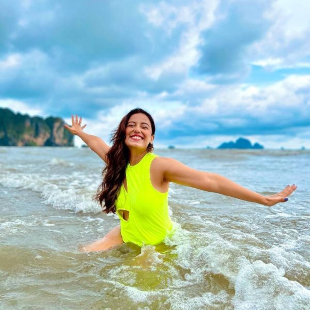 The Kapil Sharma Show actress Srishty Rode bold pictures-सृष्टि रोड़े ...