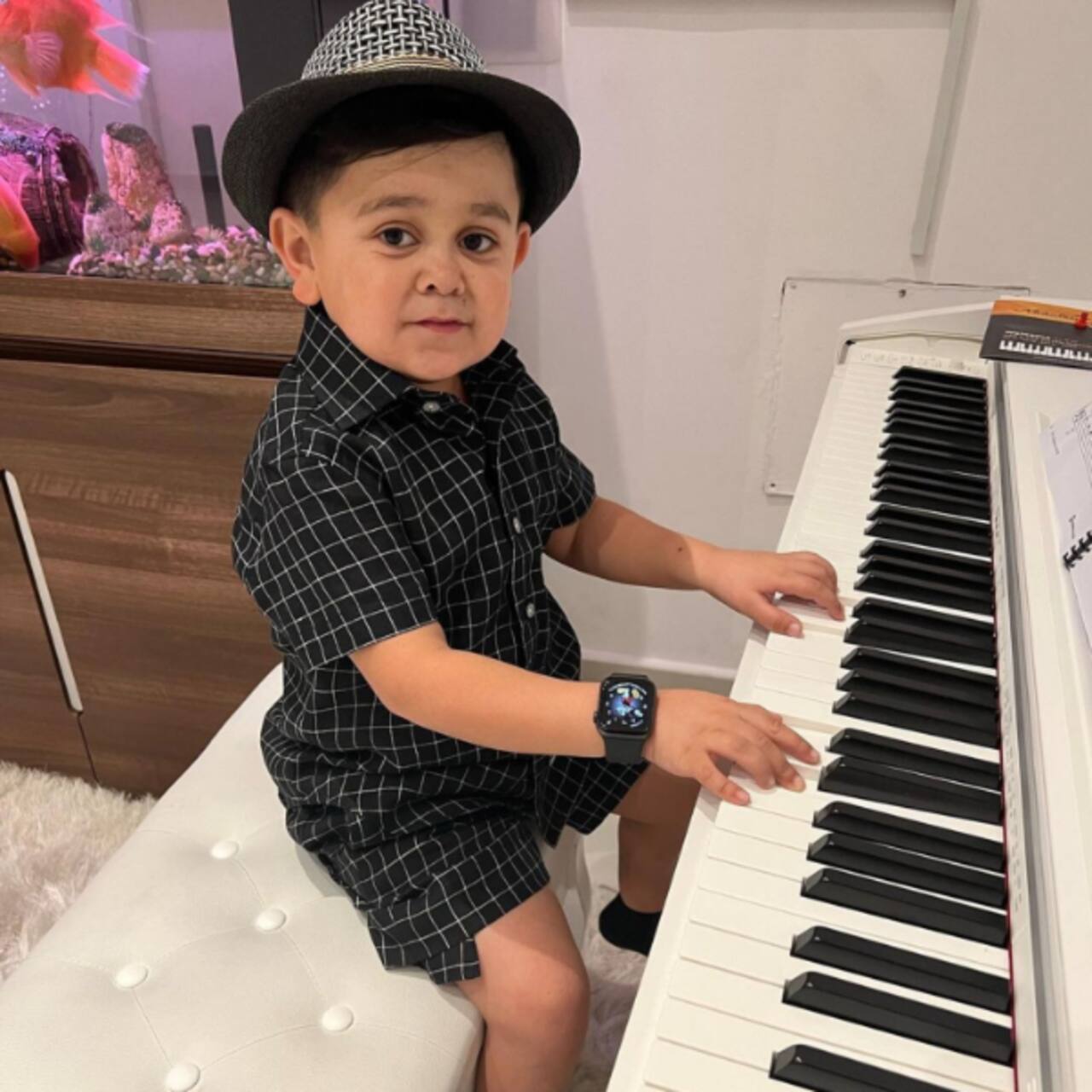 Bigg Boss 16 Contestant Abdu Rozik's networth age family bollywood ...