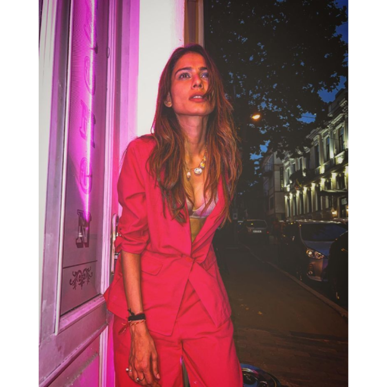 Anupamaa star Aneri Vajani ditches a shirt to go bold and sassy in a ...