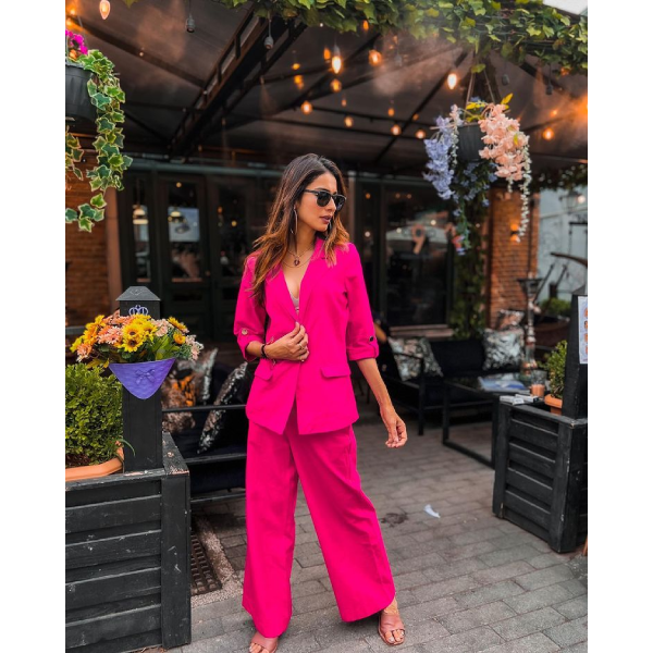 Anupamaa star Aneri Vajani ditches a shirt to go bold and sassy in a ...