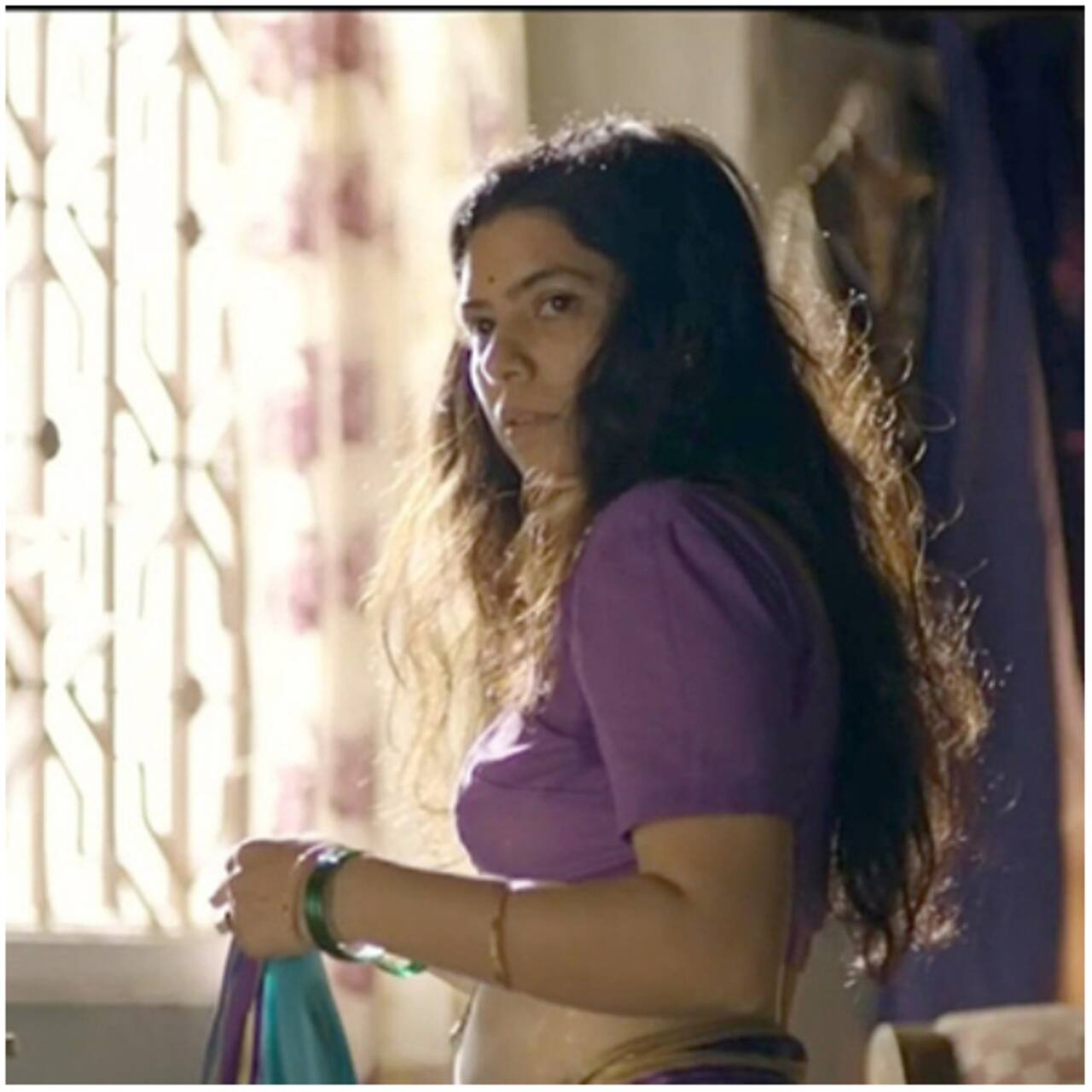 Rekha to Karisma Kapoor, Bollywood Actresses who were uncomfortable in ...