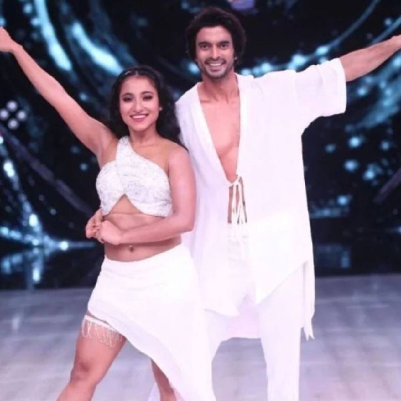 Jhalak Dikhhla Jaa 10 Premiere Episode: Amruta Khanvilkar's Lavani ...