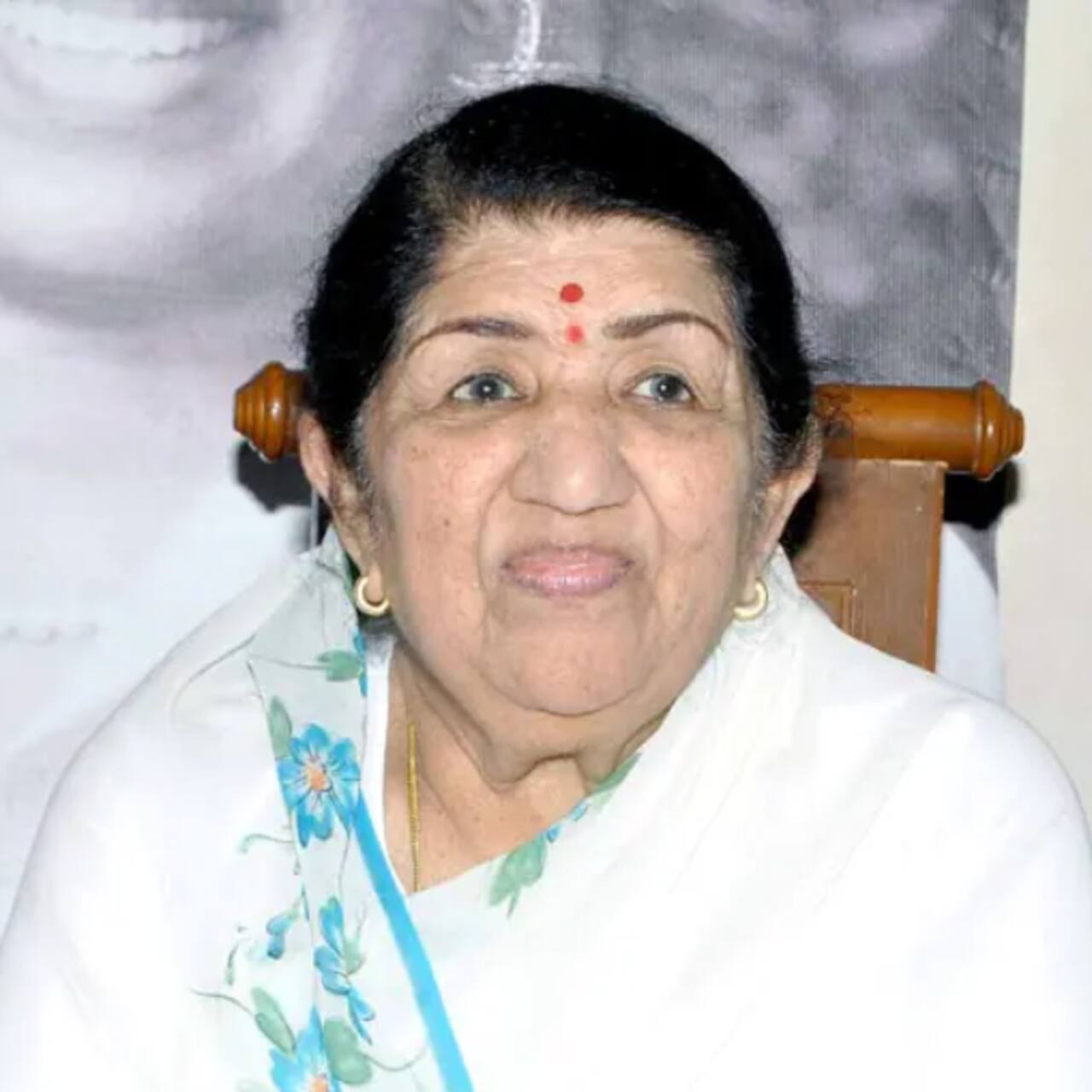Lata Mangeshkar Birth Anniversary: Guinness Book world record ...