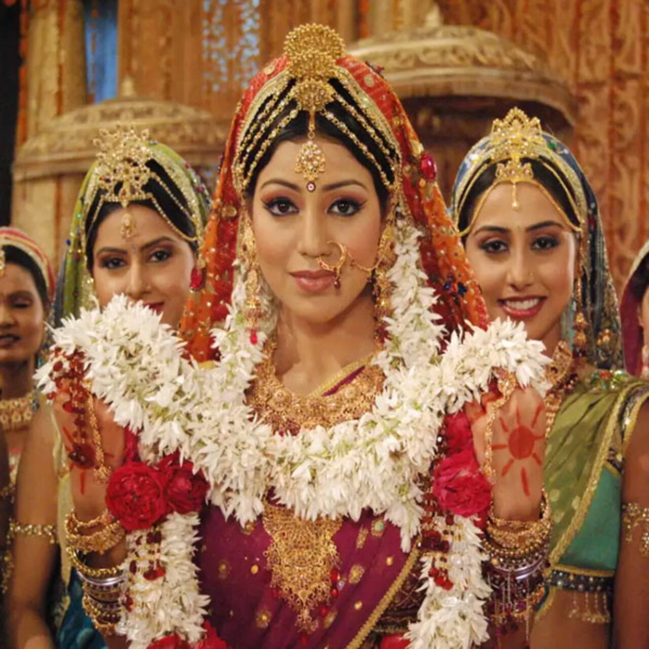 Navratri 2022: Mouni Roy as Sati, Debina Bonnerjee as Sita, Pooja B ...