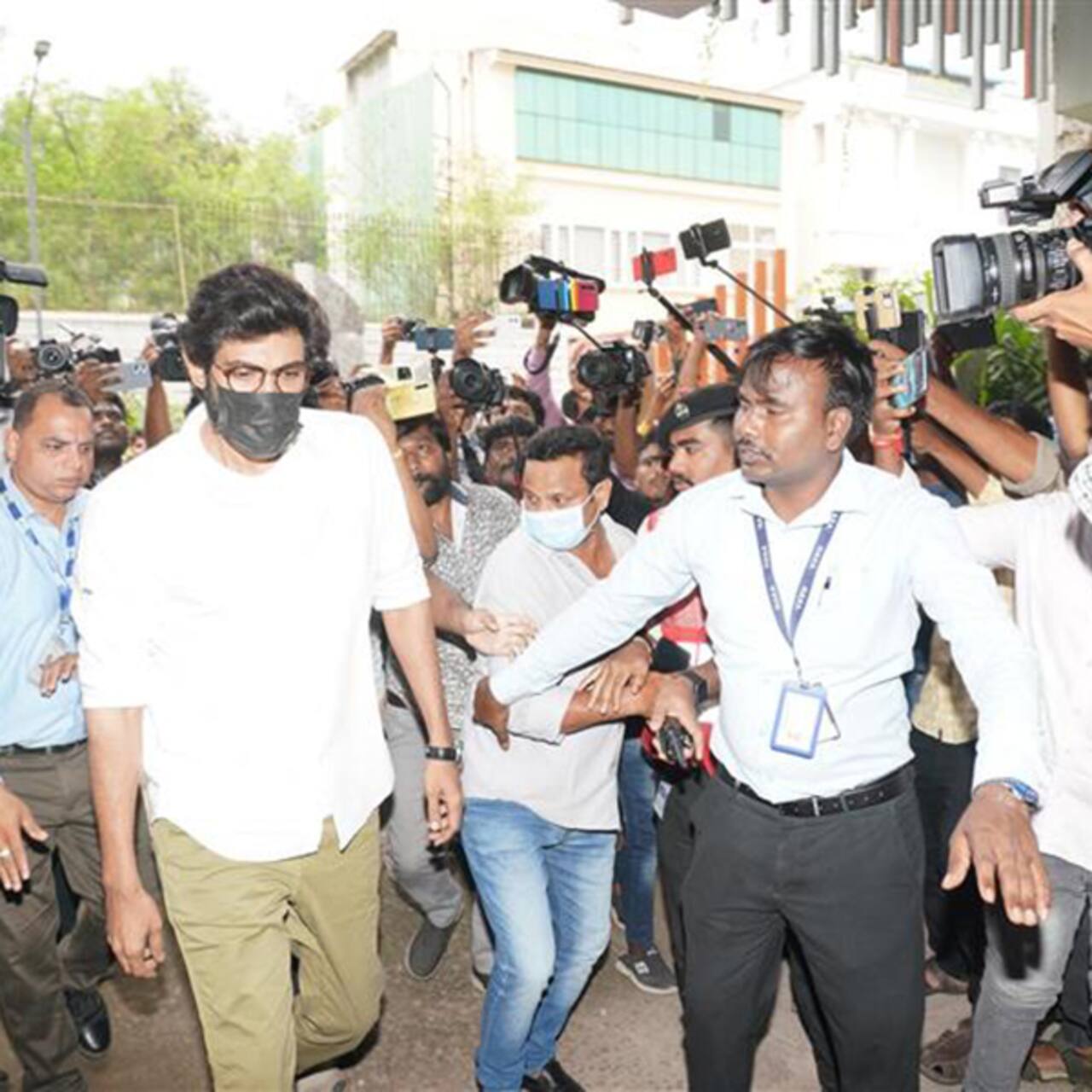 Indira Devi last rites: Vijay Deverakonda, Nagarjuna, Rana Daggubati ...