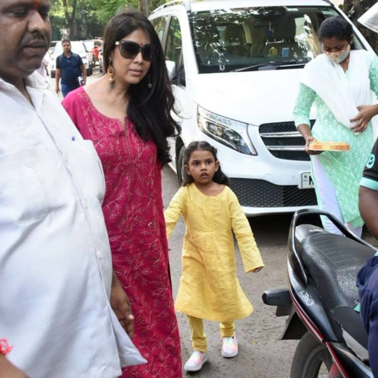 Mouni Roy, Dheeraj Dhoopar and others grace Ekta Kapoor's Ganpati ...