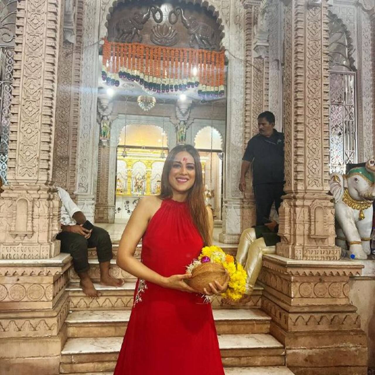 Jhalak Dikhhla Jaa 10: Nia Sharma and Tarun Raj seek blessings from ...