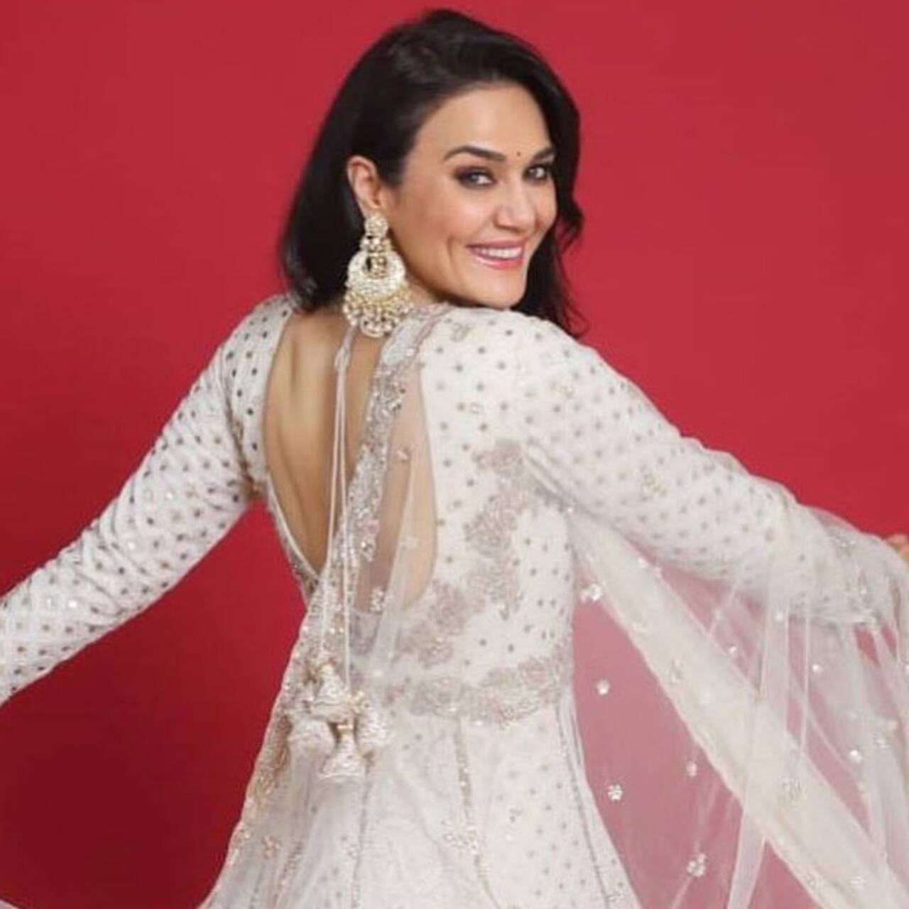 यशराज फिल्म्स का सहारा लेकर सफलता की सीढ़ियां चढ़ चुकी हैं ये 7 हसीनाएं ...