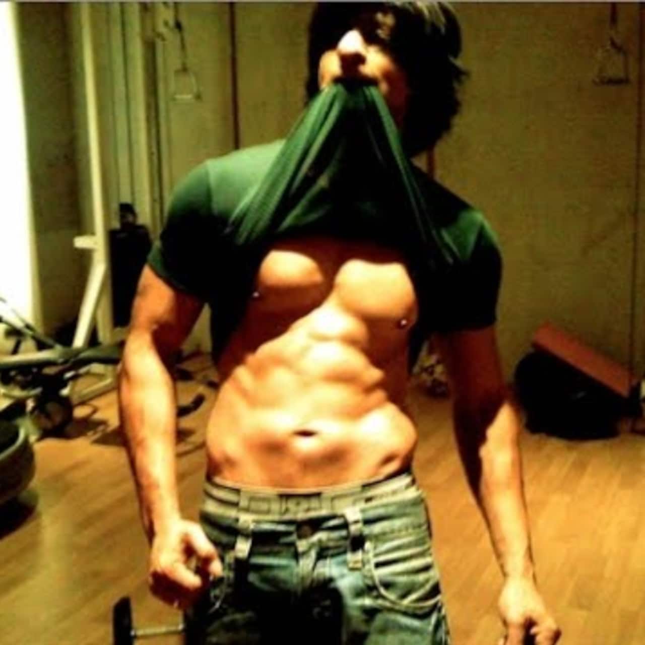 Pathaan: 7 Shirtless pictures of Shah Rukh Khan that prove he is the ...