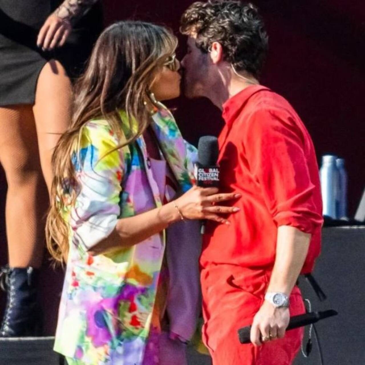 Priyanka Chopra and Nick Jonas lip kiss video : प्रियंका चोपड़ा और निक जोनस के लिप किस का वीडियो