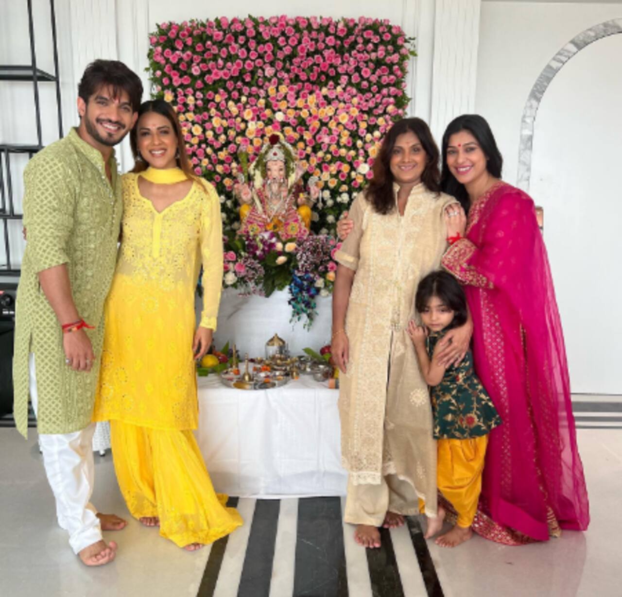 Jhalak Dikhhla Jaa 10: Nia Sharma and Tarun Raj seek blessings from ...