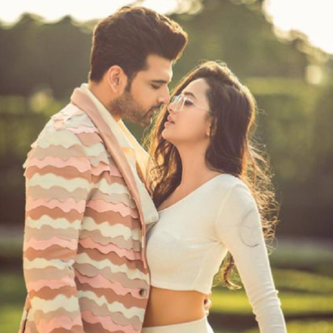 Karan Kundrra, Tejasswi Prakash are stuck to each other like a magnet ...