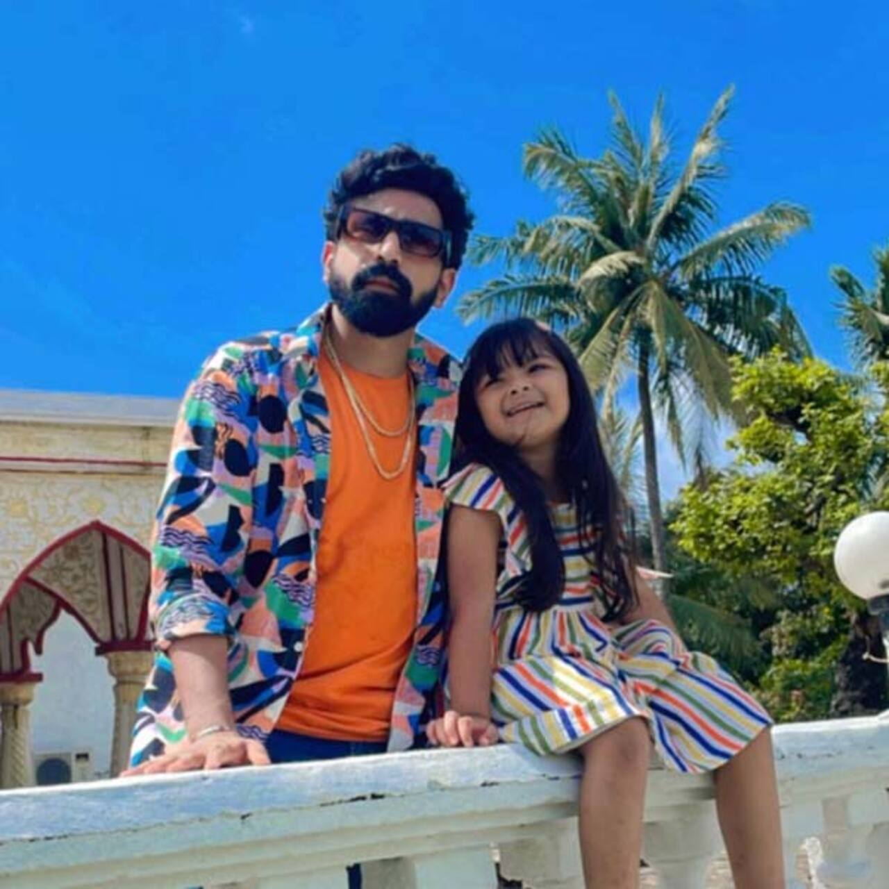 काफी अच्छे दोस्त बन चुके हैं सिद्धार्थ बोडके (Siddharth Bodke) और अरिया ...