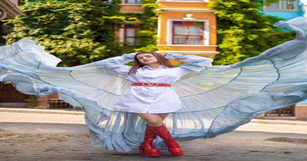 Avneet Kaur Bird Look Goes Viral On Social Media - अवनीत कौर ने फैलाए ...