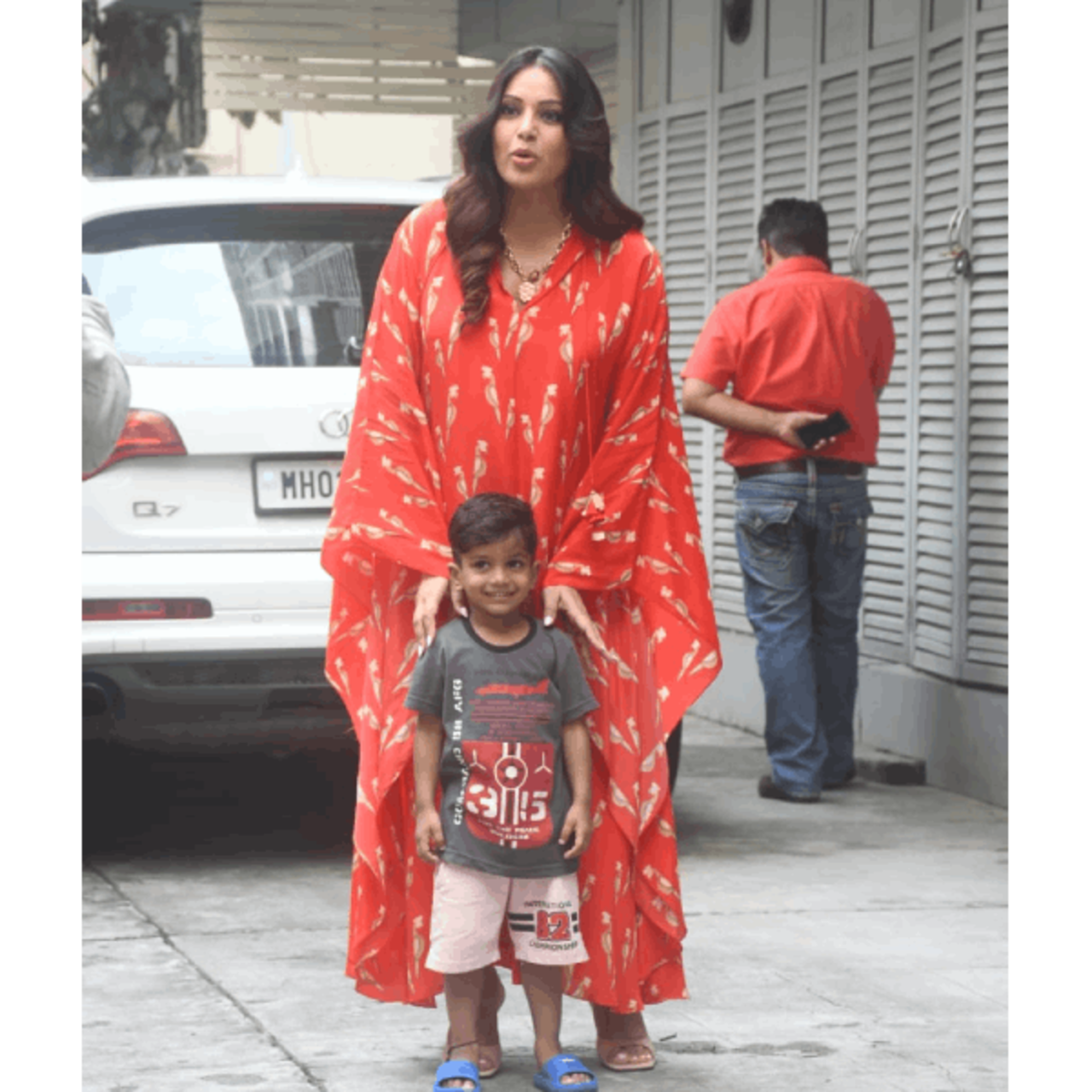 Preggers Bipasha Basu has already begun shopping for baby; flaunts her ...