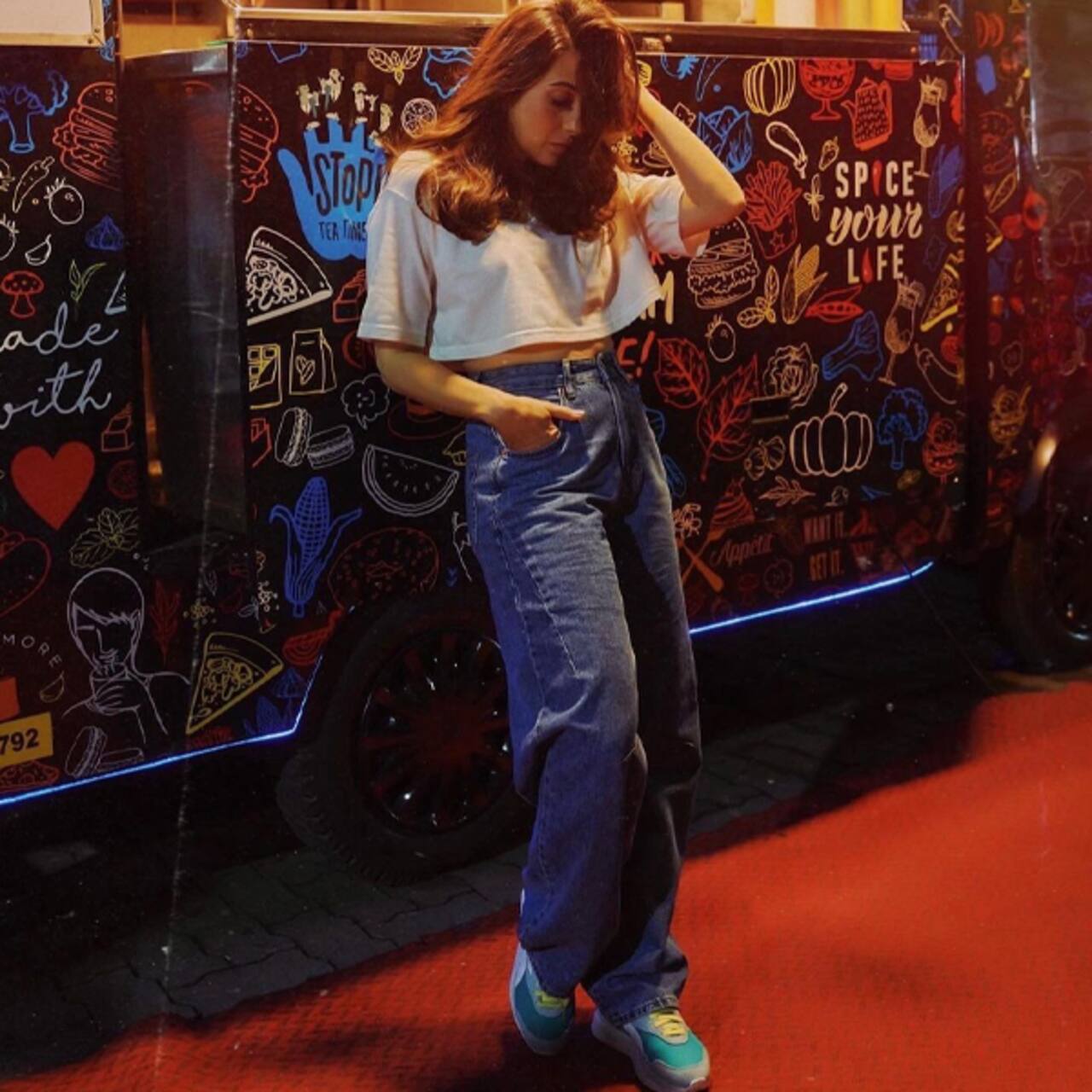 Karisma Kapoor is 'feeling like a snack' as she posts superhot pictures ...