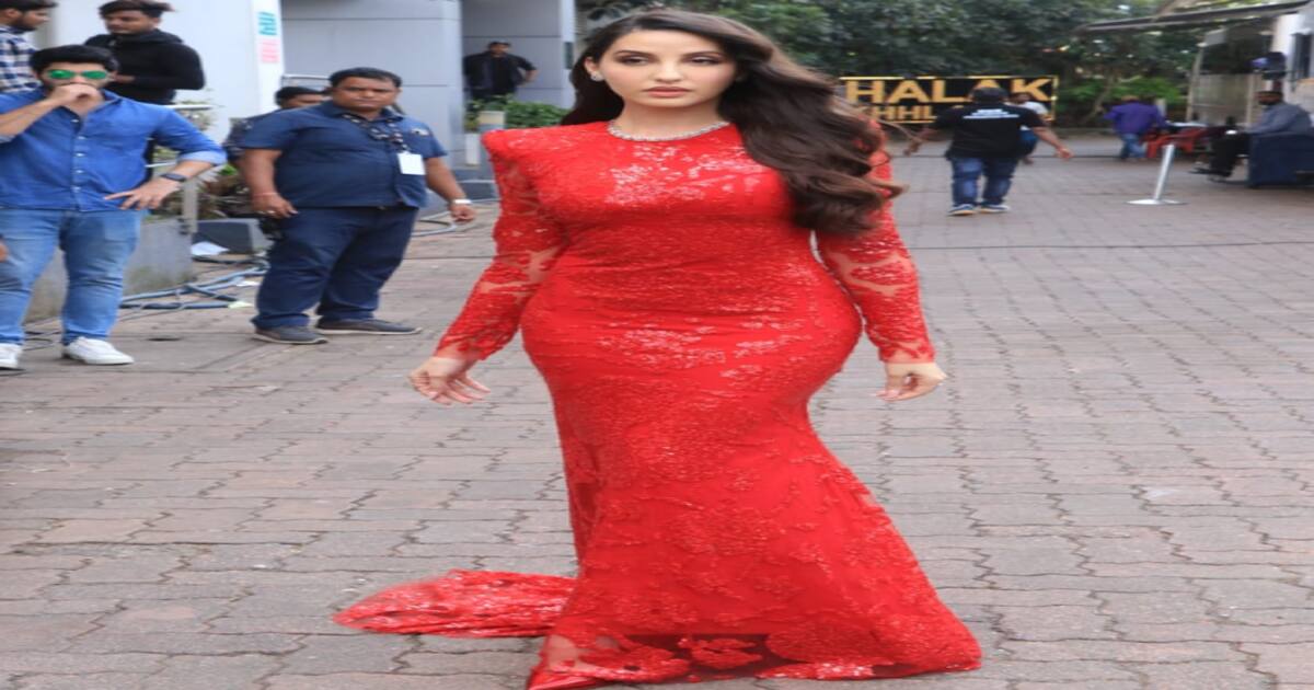 Nora Fatehi Looks Gorgeous In Red Outfit - रेड आउटफिट में नोरा का ...