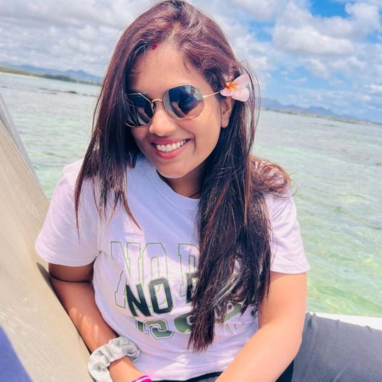 Indian Idol 12 फेम Sayli Kamble ने मॉरीशस पहुंचते ही बदले तेवर, वायरल ...