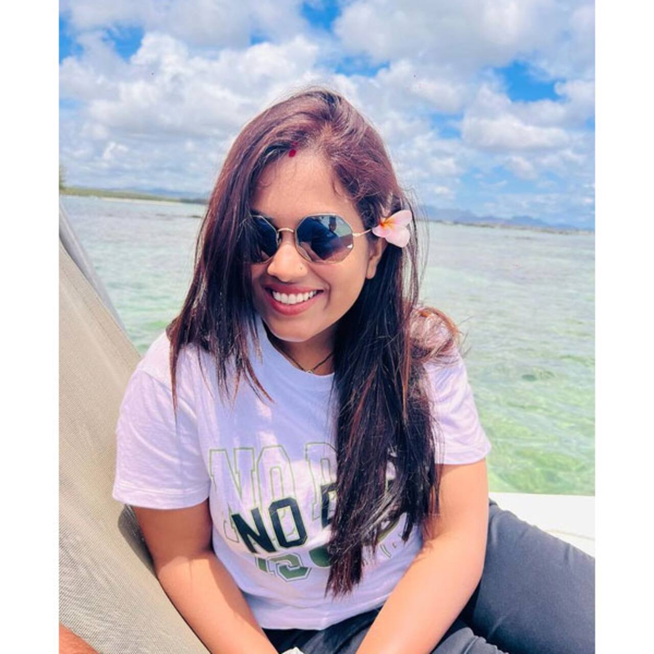 Indian Idol 12 फेम Sayli Kamble ने मॉरीशस पहुंचते ही बदले तेवर, वायरल ...