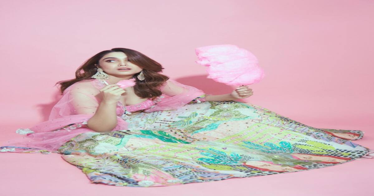 Bunty and Babli 2 actress Sharvari Wagh Bold Photoshoot-शरवरी वाघ में ...