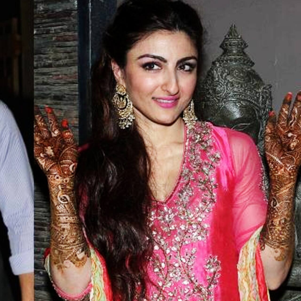 मुस्लिम होकर भी करवाचौथ मनाती हैं बॉलीवुड की ये हसीनाएं, पति की लंबी ...