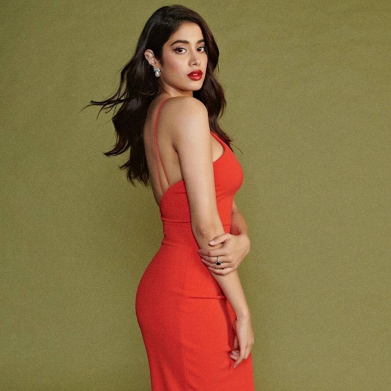 Janhvi Kapoor makes several eyes pop out as she steps out in a figure-hugging gown [View Pics]