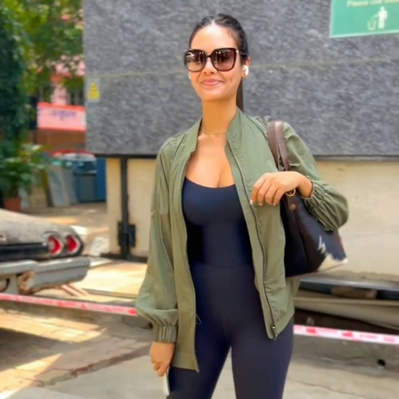 Esha Gupta leaves everyone jaw-dropped as she shows off her hour-glass ...