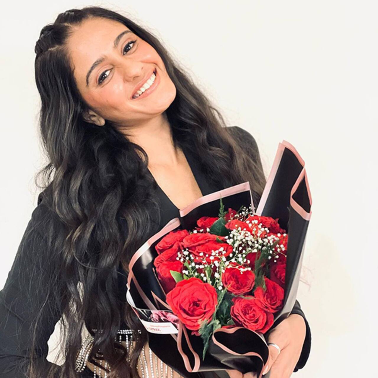 Ghum Hai Kisikey Pyaar Meiin star Ayesha Singh dishes out 'how to pose ...